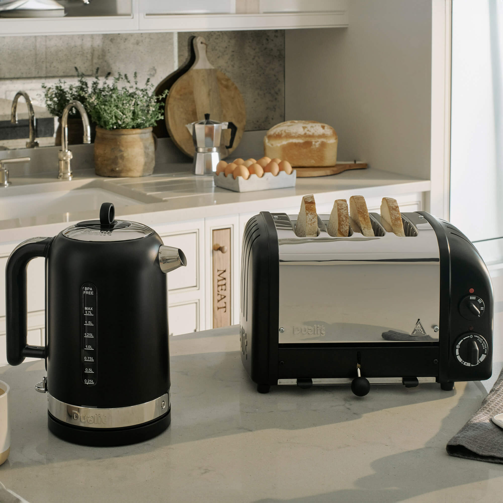 vector kettle and toaster